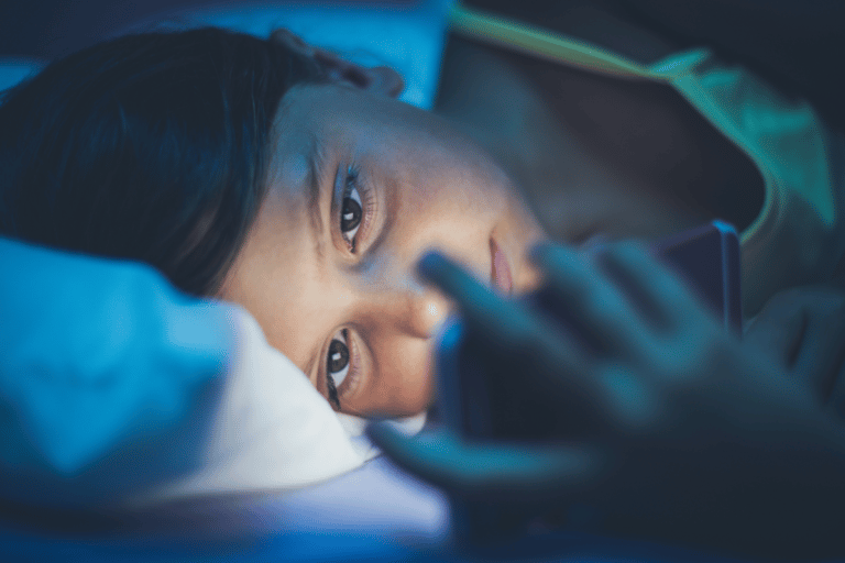 Social Media Withdrawal | Definition, Symptoms, Contributing Factors ...